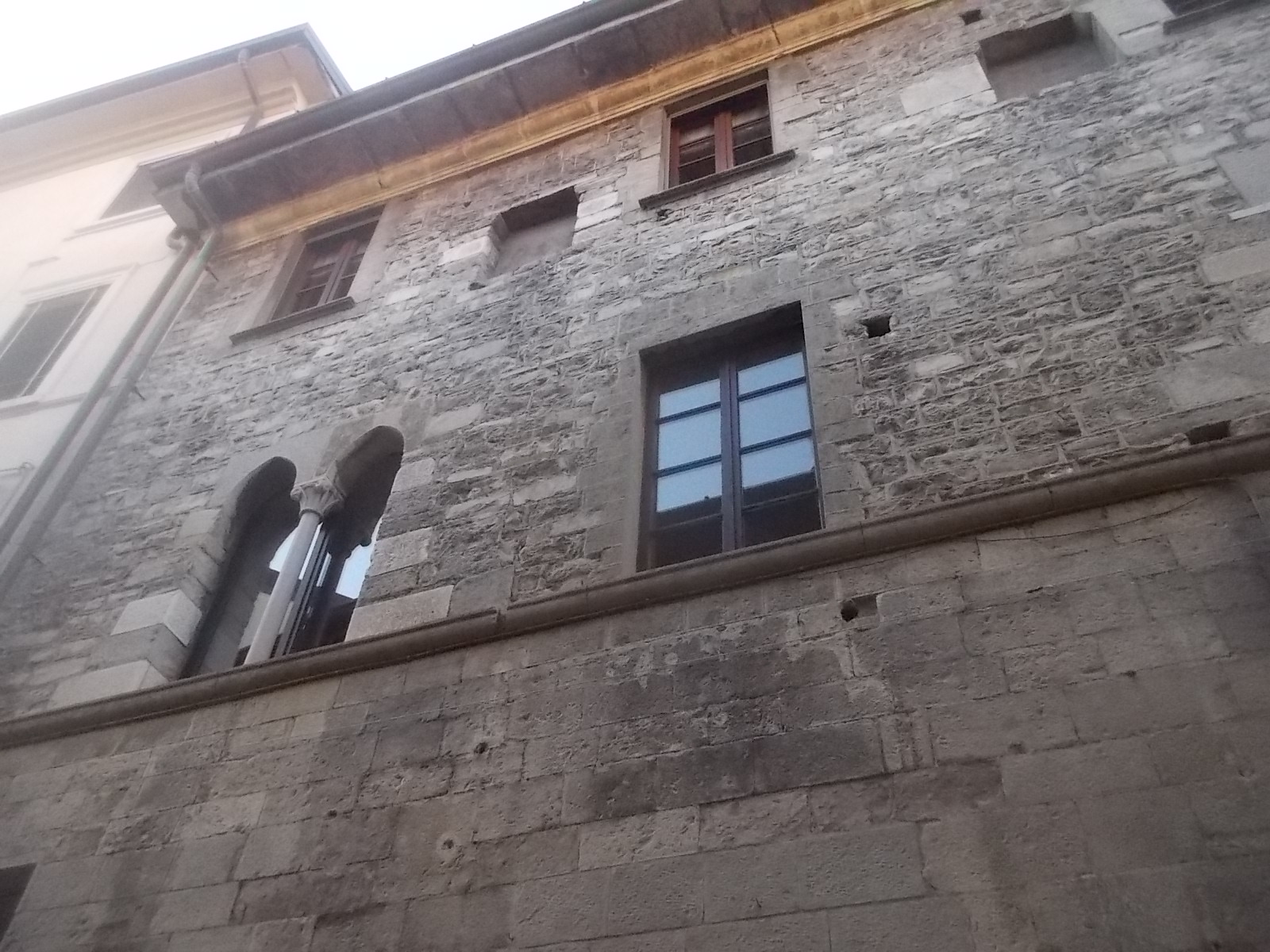 edifici storici medievali a Como: Palazzo del Pero, in Via Adamo del ...