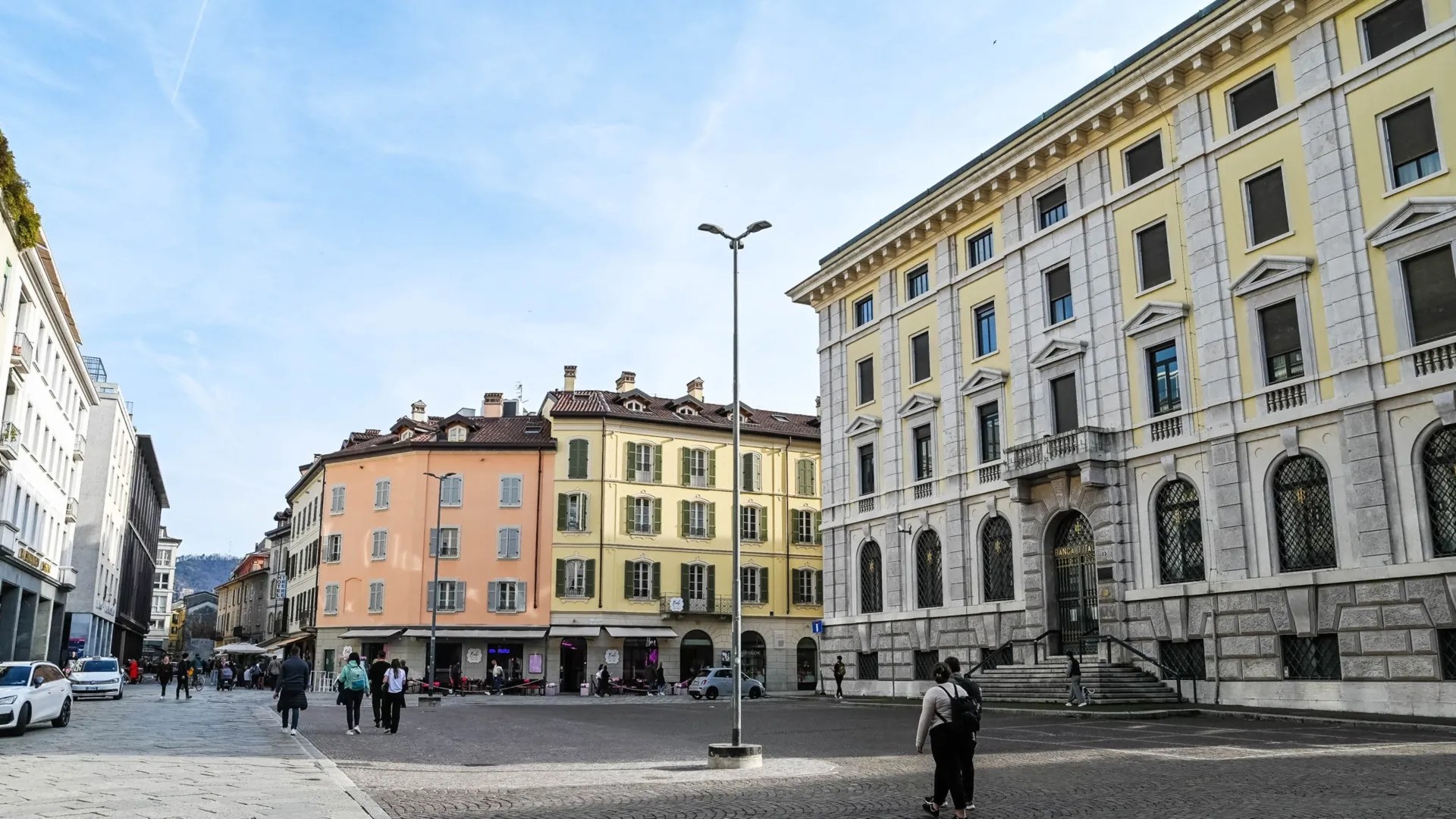edificio della BANCA D’ITALIA a Como, in Piazza Boldoni, 1948/1953; 1978/1981, ing. Alessandro ...